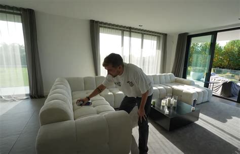 Gio Latooy Impregneert Bank Op Advies Van Zijn Volgers Meubelonderhoudnl