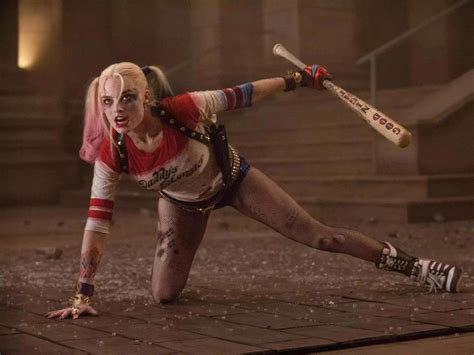 Margot Robbie Angry Look Rmargotrobbieslegs