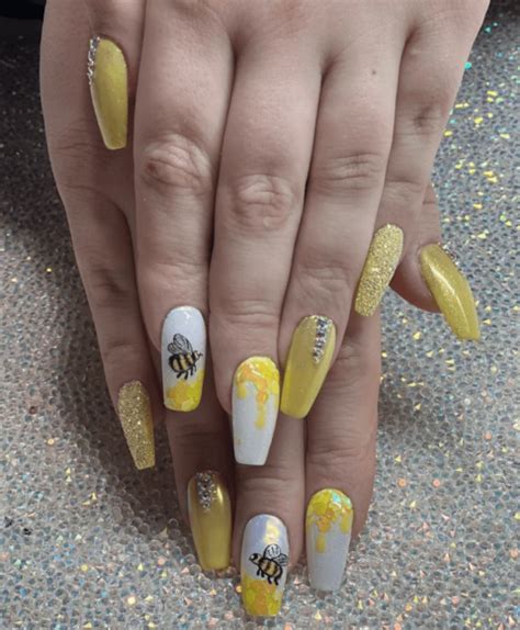60 Bee Design Nail Ideas To Inspire Your Next Manicure