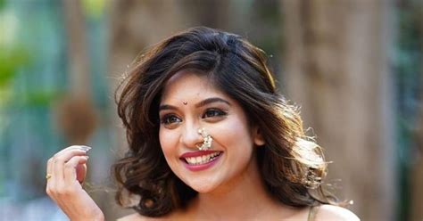 Samruddhi Kelkar Photos छबीदार छबी मी तोऱ्यात उभी Samruddhi Kelkar