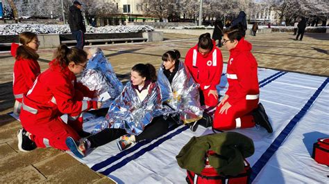 Жестоко меле в Перник размазани коли и пострадали на площада СНИМКИ