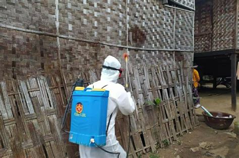 ညောင်ဦးမြို့နယ်တွင် အမှတ် ၅ အရန်မီးသတ်တပ်ဖွဲ့မှ ပိုးသတ်ဆေးဖြန်းခြင်းလုပ