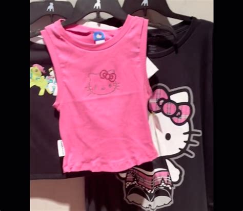 Consumidores Corren A Cuidado Con El Perro Por Hello Kitty