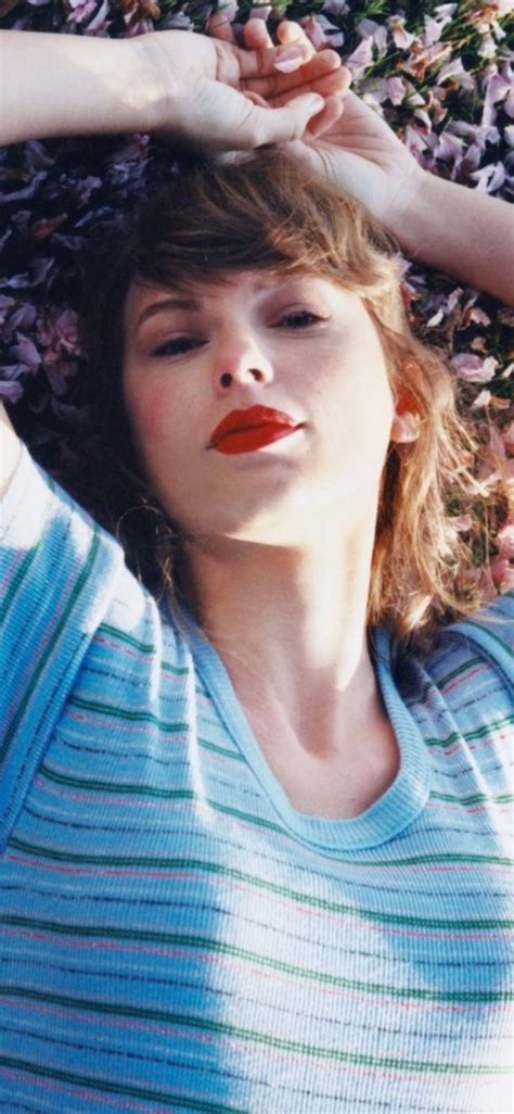 Pin By Tswiftenthusiast On Taylor Swift Wallpapers Taylor Swift Photoshoot Taylor Swift Speak