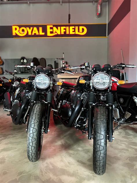 Interceptor 650 Black Ray