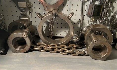 Foto De Heavy Cuffs