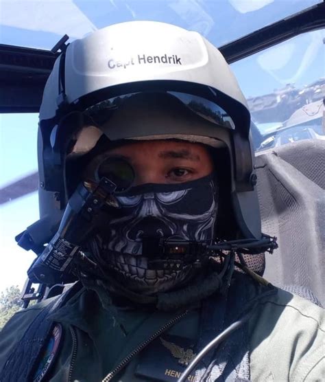 Indonesian Army Ah 64e Apache Pilot [1075x1263] R Militaryporn