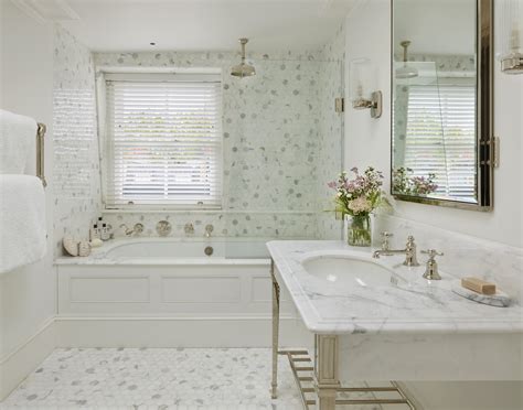 White Small Bathroom Wall Tile Ideas
