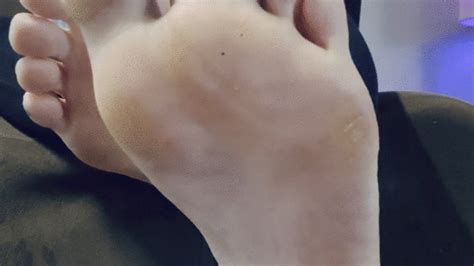 Foot Ignore While I Read Goddess Alya Reign Clips4sale