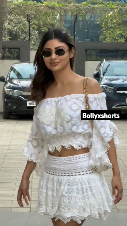 Mouni Roy Looking Hot 🔥 🥵 Youtube