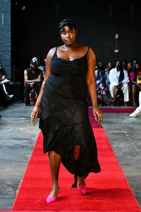 For Curvy Runway Models Showing Up Is Only Half The Battle Teen Vogue