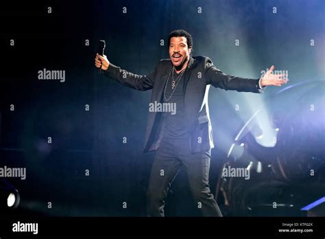 The American Singer Songwriter And Musician Lionel Richie Performs A