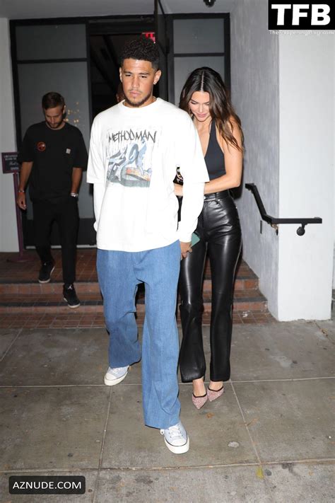 Kendall Jenner Sexy Seen Flaunting Her Hot Figure Alongside Devin