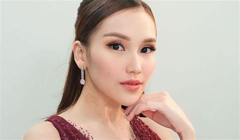 Heboh Ayu Ting Ting Pamer Tato Dan Outfit Seksi Intip Potret Sang