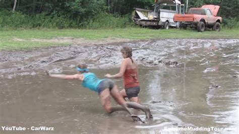 2 Girls Mud Wrestling At Geneva Road Mud Bog Youtube