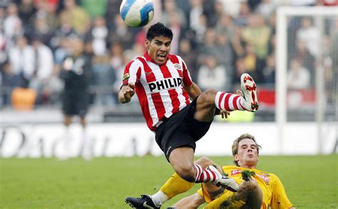 Salcido En Psv Pasé De Ver La Champions En Videojuegos A Jugarla