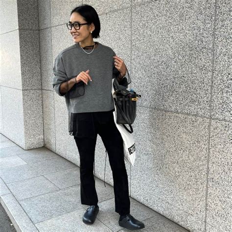 金子綾さんのインスタグラム写真 金子綾instagram「deuxiemeclasse 今年っぽさとベーシックのバランスの取れたグレーの短丈ニット♡ ハイウェストのパンツやらふんわり