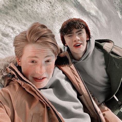 Nick And Charlie Heartstopper Cute Gay Tumblr Gay Charlie