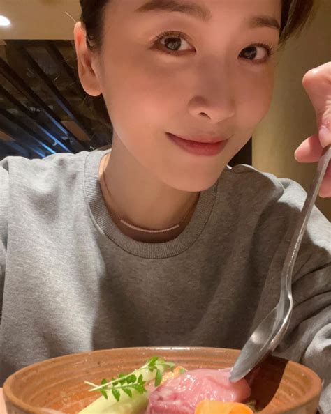 周丽淇罕见分享全家福庆祝儿子3岁生日 母子俩嘴对嘴亲吻很有爱 Nestia