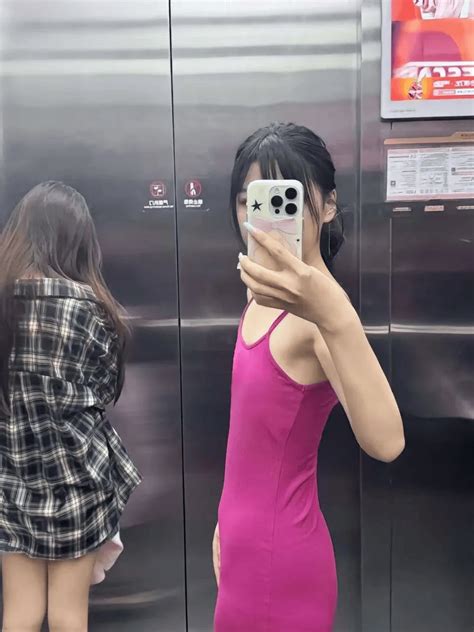 飞机场女生拍照怎样显胸大？妹子带亲身经历图教学太写实！老司机看完都冒火了孩子裤子女儿