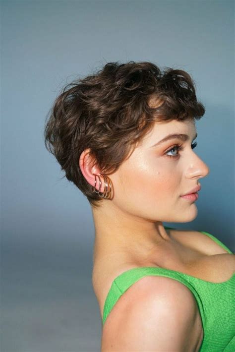 Pin By Otis Driftwood On Joey King Joey King Pixie Hairstyles Short Hair Styles
