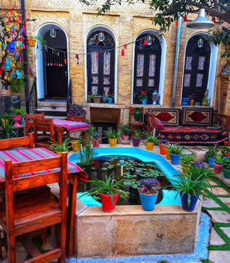 اقامتگاه سنتی و بومگردی ترنجستان در شیراز