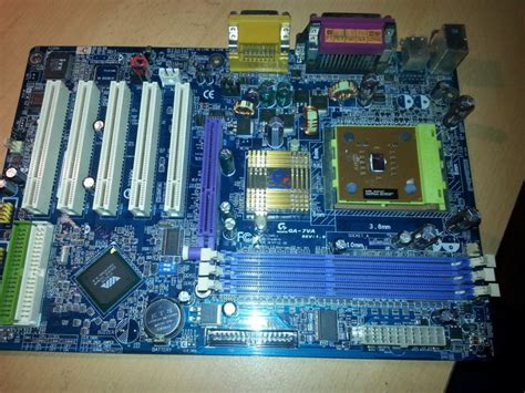 Gigabyte GA-7VA maticna ploca