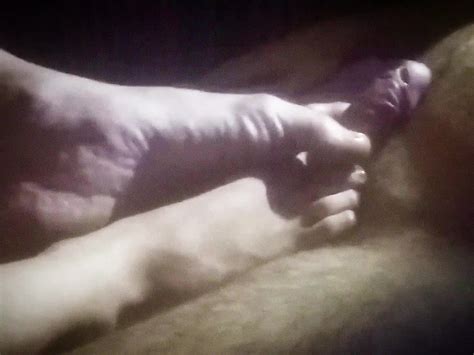 Big Feets Giving A Good Footjob