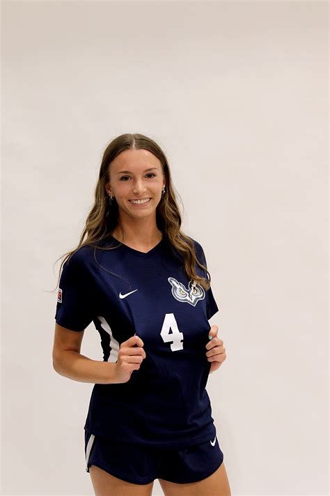 Brianna Lewis Winger Wing Back Oregon Tech Owls Nil Profile