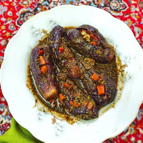 طرز تهیه ترشی بادمجان شکم پر ساده و مجلسی با رب انار و تمر هندی و سیر