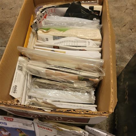 Large Assortment Of Sewing Patterns Gr1 Dw