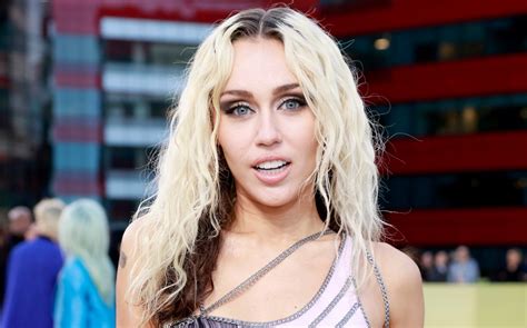 Miley Cyrus Posa En Topless Y Estrena Su Sencillo Jaded La Opinión