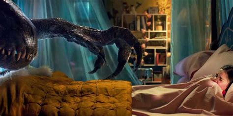 New Trailer For Jurassic World Fallen Kingdom Stomps Into The Super