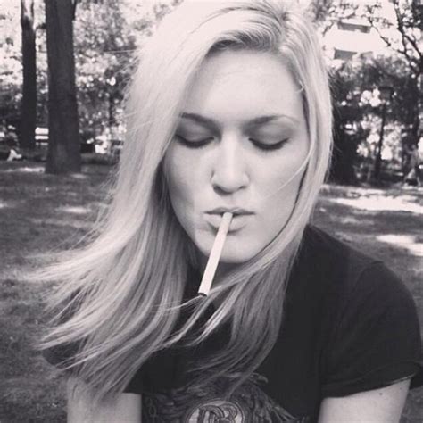 Olivia Nuzzi New York Magazine Star Political Reporter Sent Her Bare Bodied Photos To Rfk Jr