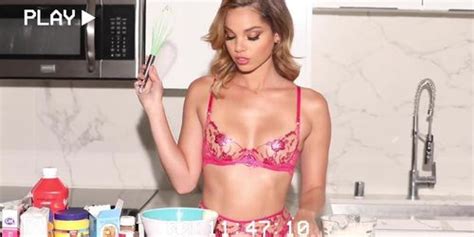 Yoli Lara Livestream Sweetshop