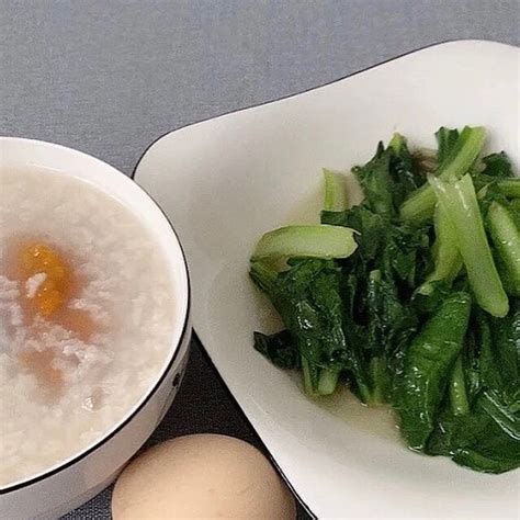 陈杰 成年人的世界没有容易二字，每次陪客户都没清醒过😬。努力 成年人的世界沒有容易二字 Instagram