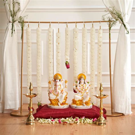 Buy Decortwist Square Backdrop Stand Gold Online