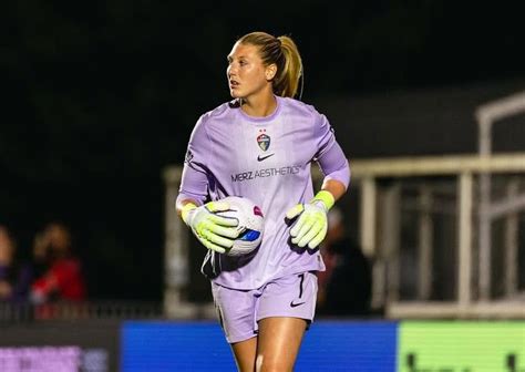 Returning To America From Europe Uswnts Casey Murphy Explains Her Reason “couldnt
