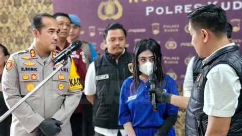 Walah Mahasiswi Cantik Jadi Produser Sekaligus Pemeran Video Porno Gangbang Di Kudus