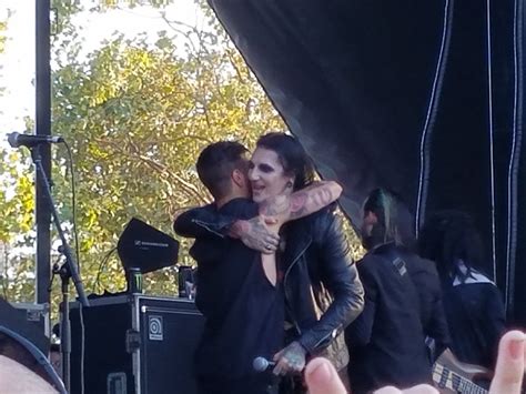 Chris Motionless Kissing