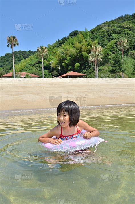 海滩上的日本女孩