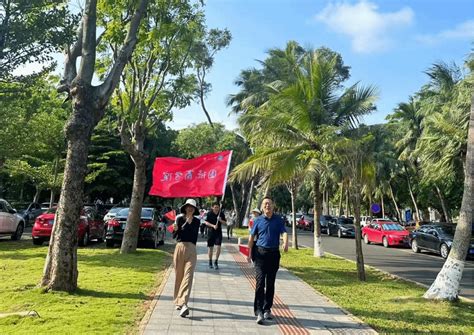 海南大学国际商学院与中国农业银行海口龙华支行联合开展 徒步党纪学习教育”主题党日活动 海南大学国际商学院