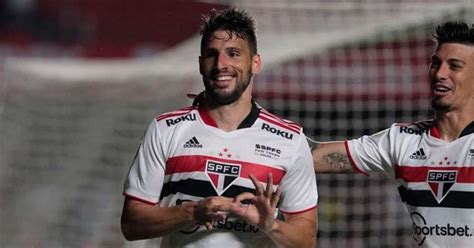São Paulo Acerta Compra De Calleri Que Assina Contrato Até 2025