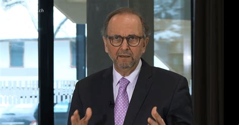 Prof Daniel Buser Macher Und Optimist Auf Dem Sofa Jaune