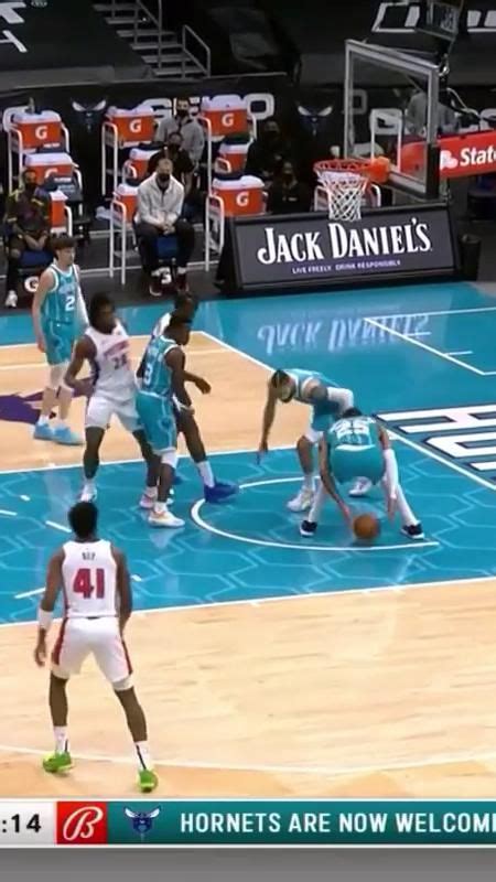 Nba Lamelo Ball Named 2020 21 Kia Nba Rookie Of The Year Lebron