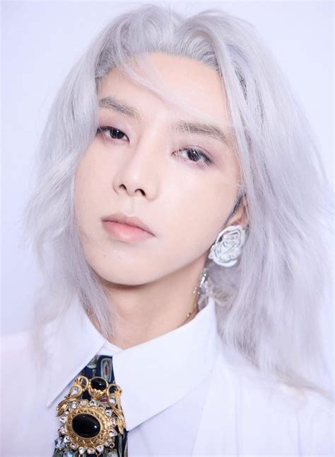 华晨宇马来西亚火星群 日落星光，冬去春来，尘埃落定 早安华晨宇🌸 早安火星人🔥 华晨宇 Chenyuhua Singer Idol Composer Songwriter