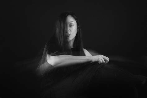 Emaa Lansează Un Nou Album Despre Experiențele și Emoțiile Umane The