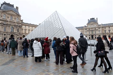 Mia Mao Nouveau Temple Parisien De Lélectro Dans Une « Cathédrale De