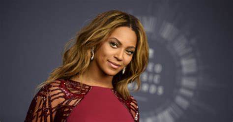 Beyonce Debuts New Blunt Bangs In Paris Photos