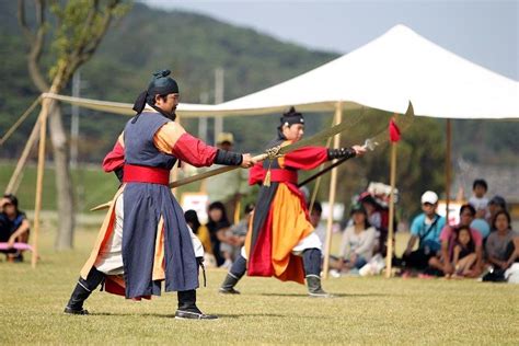 전통무예부터 타악 판굿 줄타기까지 조선의 모든 것을 만나는 시간여행 충북 서산 해미읍성 전통문화공연 한국 대한민국 갑옷